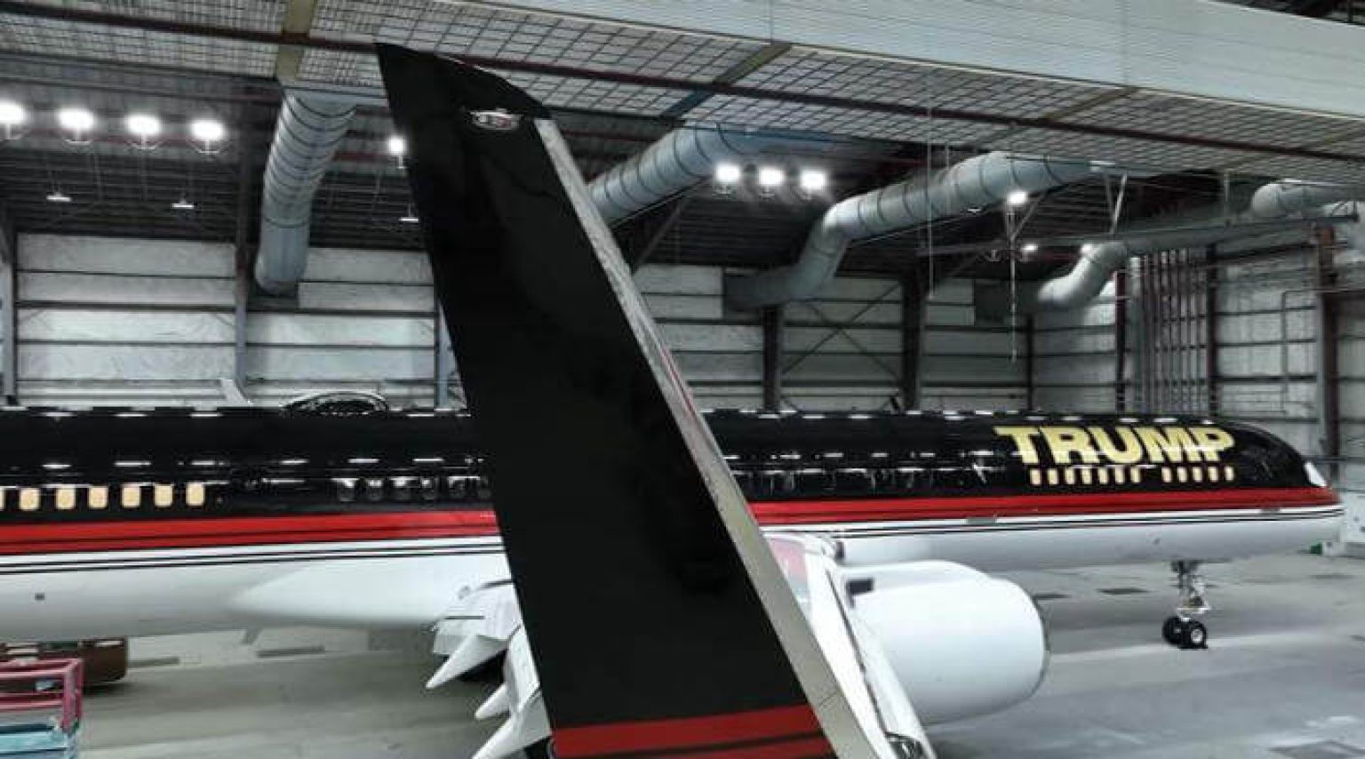 Donald Trump’s Boeing 757 Private Jet Has Been Remodeled With New ...