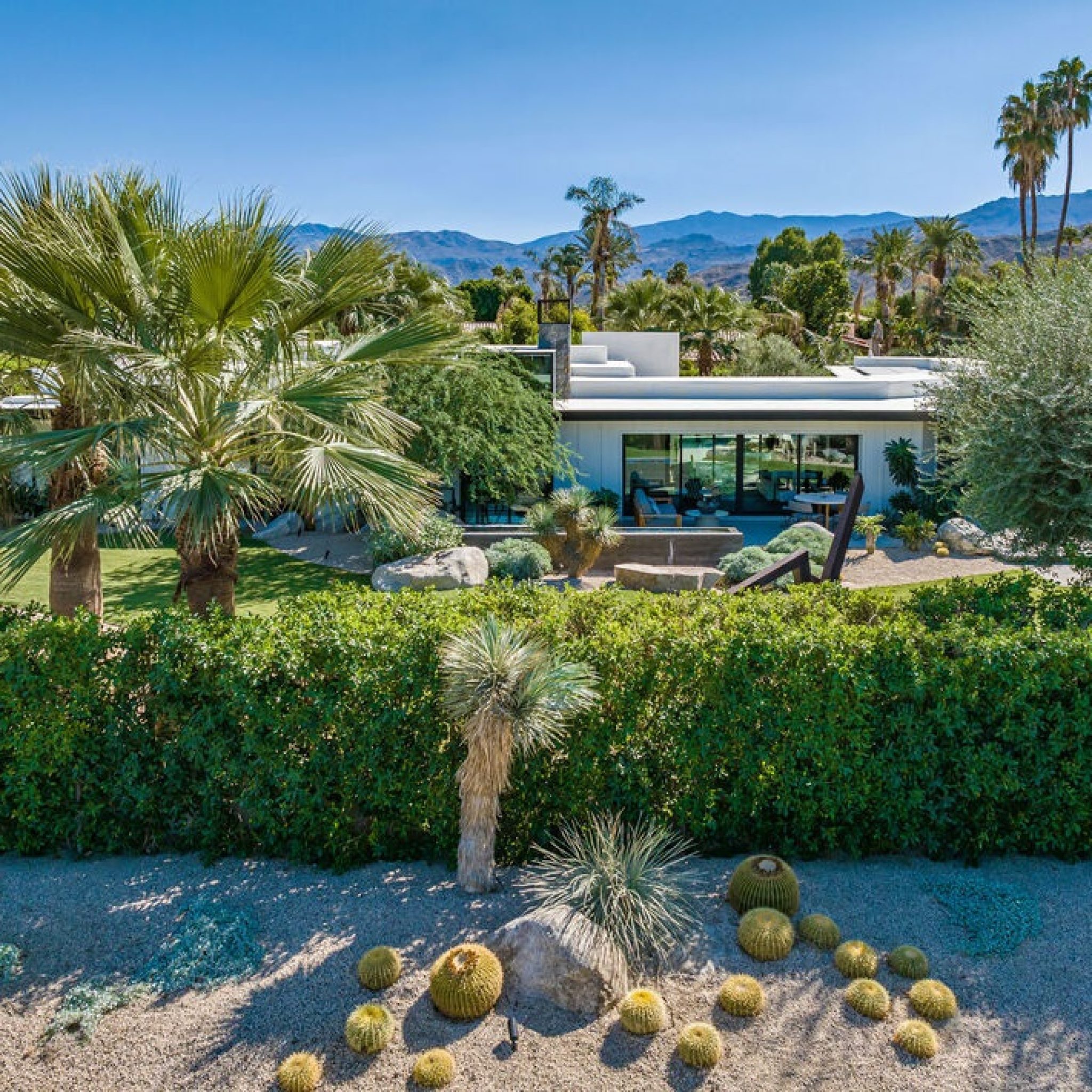 Rancho Road Bungalow Mid-Century Mirage Located in Southern California ...
